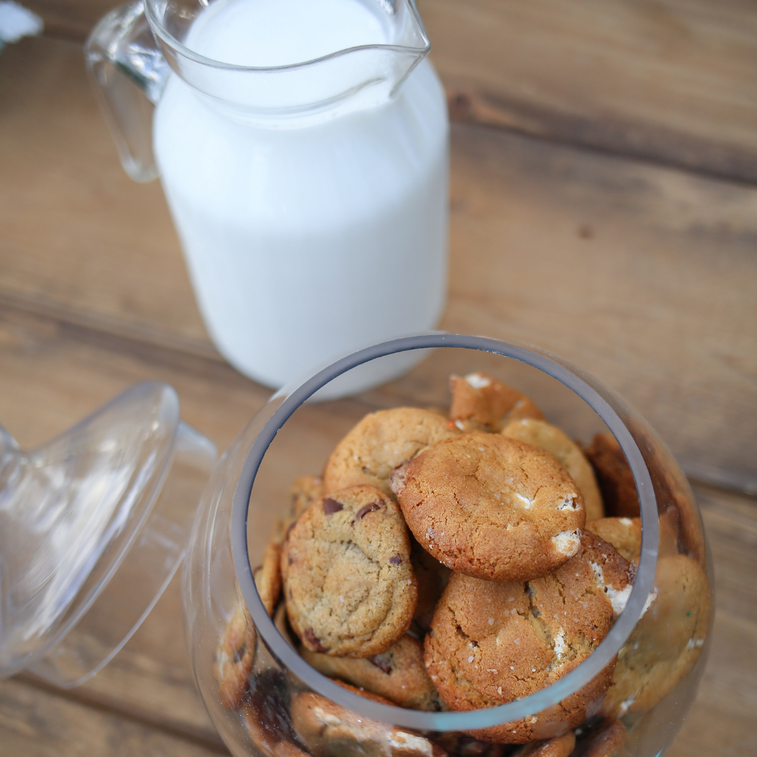 A Guide to Pairing Chocolate Chip Cookies with Milk